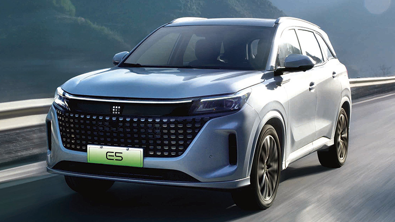 DFSK E5 (2025). El híbrido enchufable más barato del mercado | Información general - km77.com